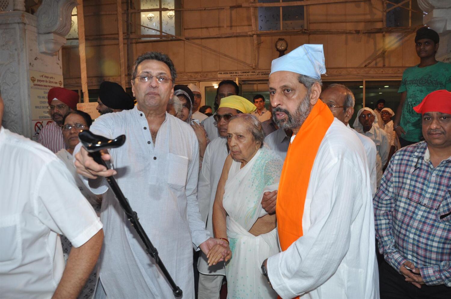 Family members of actor Pran at his prayer meet in Mumbai 2 : rediff ... Family members of actor Pran at his prayer meet in Mumbai 2 : rediff ...